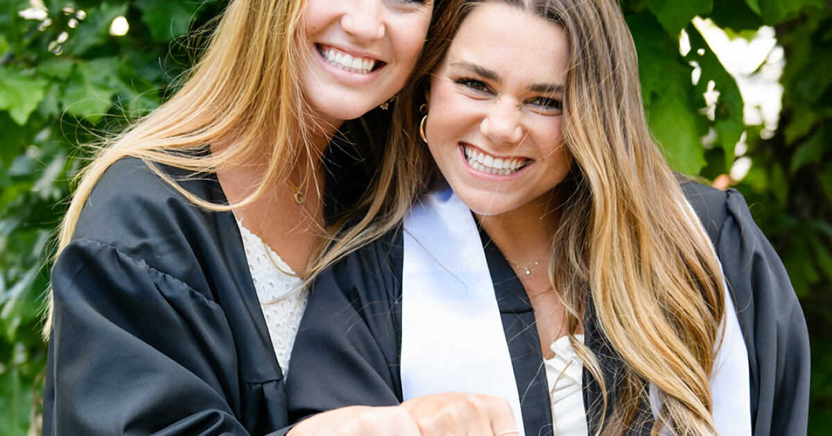 December 2022 Grad Pic Day! – IPTAY